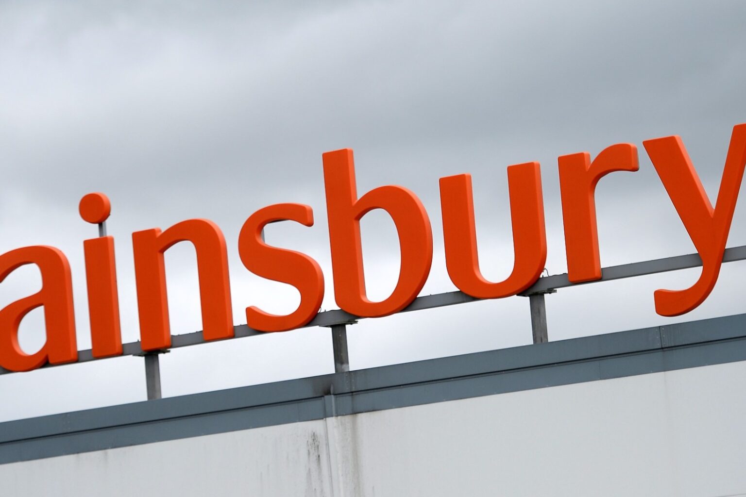 Sainsburys Launches New Graduate Programme With AI Focus - Northants 1